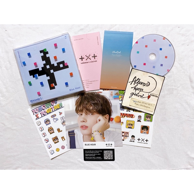 Txt mini album Blue Hour has been unsealed, fully furnished as shown ...
