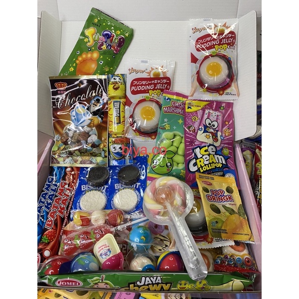 suprise box . gift box . jajan random box ada 40 item ( termasuk kotak ...