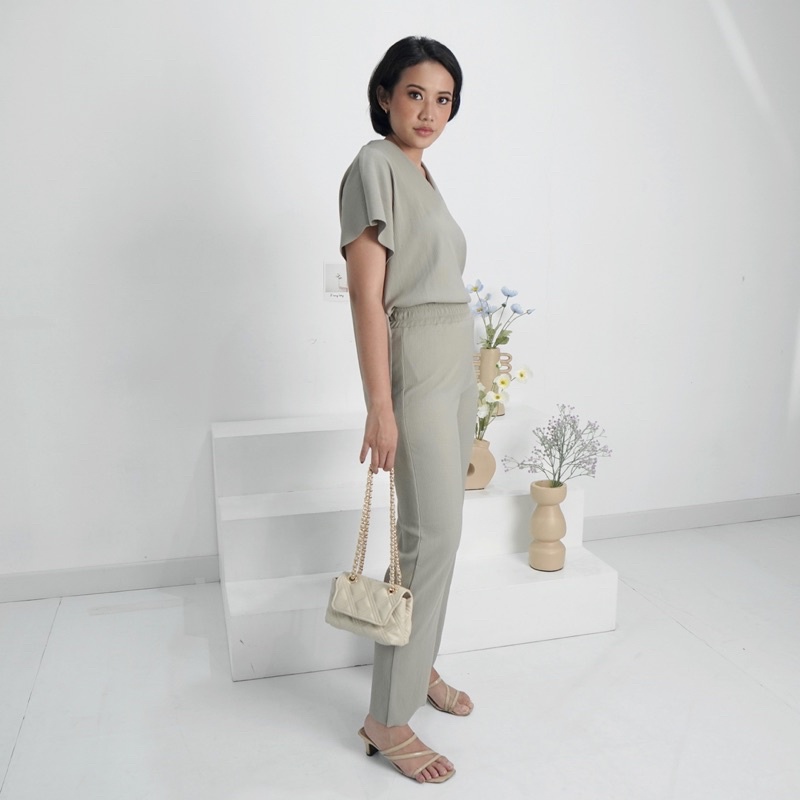 MADELYN SAGE GREEN / TOP / PANTS / ONE SET | Shopee Malaysia