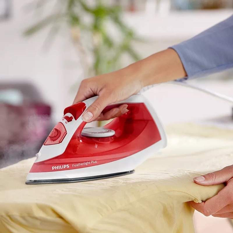 PHILIPS Featherlight Plus Steam Iron with Non-Stick Soleplate (GC1424 ...
