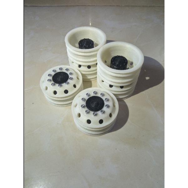 Alcoa model 12 canter scale miniature truck RC rims measuring 4cm ...