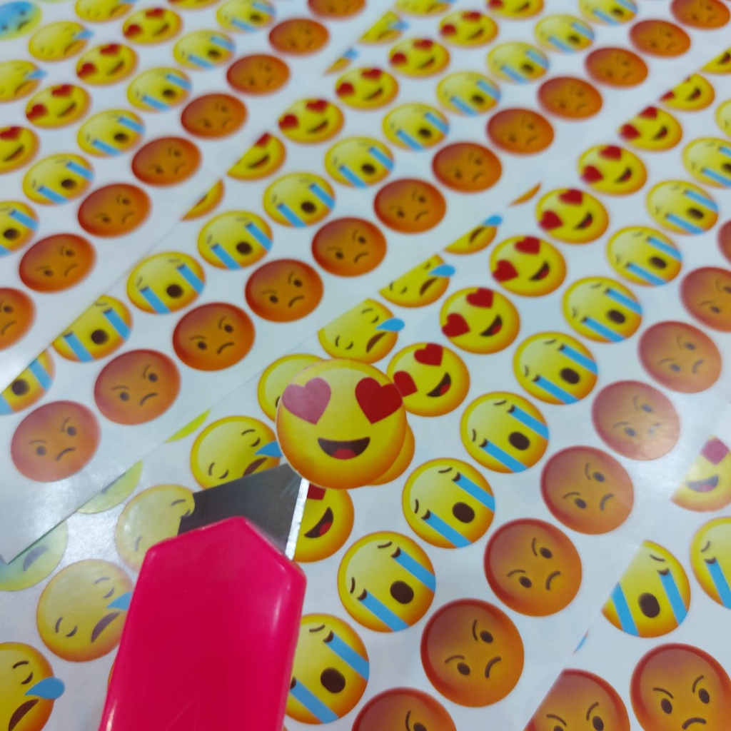 70pcs Size 2cm Cute Creative Emoji Sticker Phone Emoji Sticker Student ...