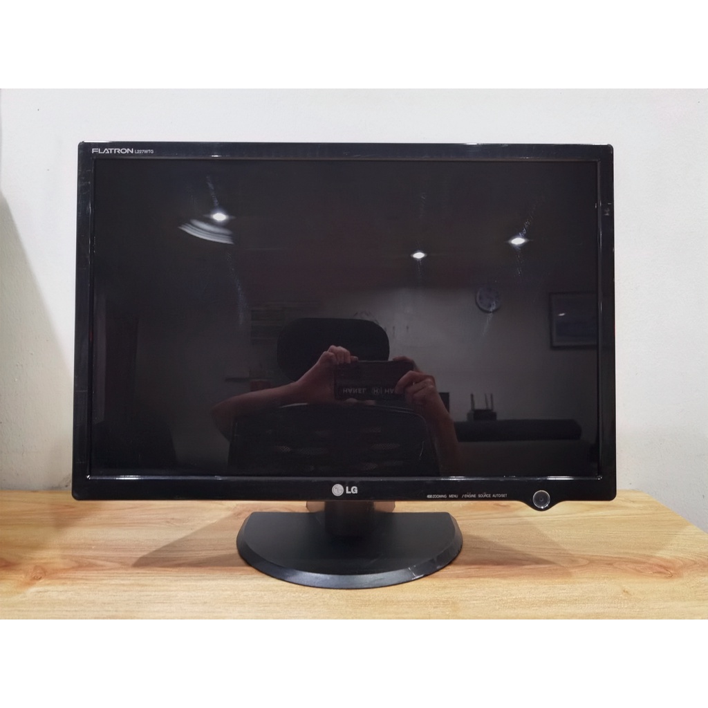 Monitor LG FLATRON L227WTG Black 22"inch Resolution 1920 x 1080 used ...