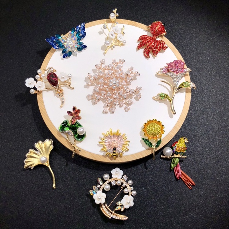 Exquisite High-end Women Brooch Elegant Pearl Crystal Corsage Simple ...