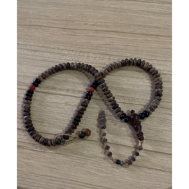 TASBIH TERAS KAYU LARAK SALAH diapit dgn marjan merah dan iboi hitam ...