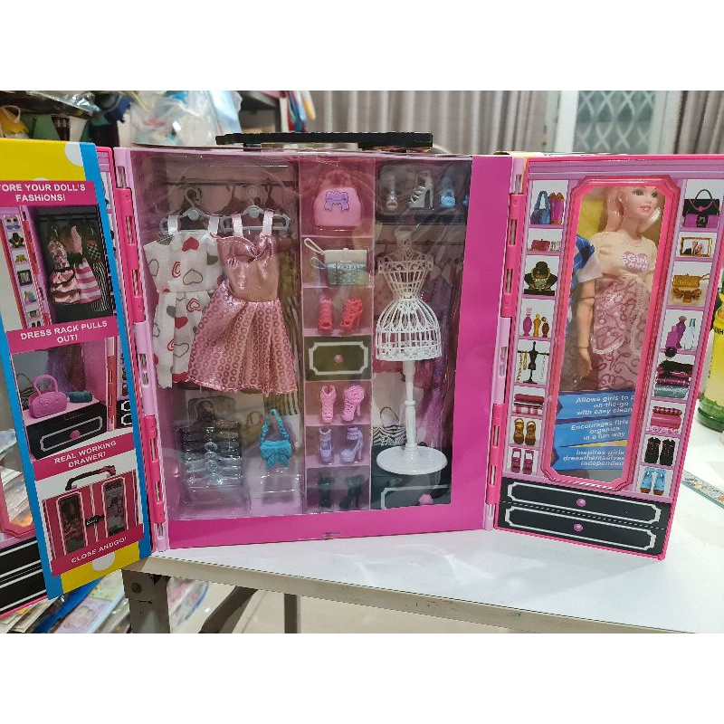 [Doll House] Wardrobe Theme Dressing Room With Accessories And 2 Dolls ...