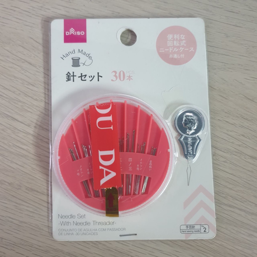 DAISO HAND SEWING NEEDLE WITH THREADER. JARUM JAHIT DAISO DENGAN ...