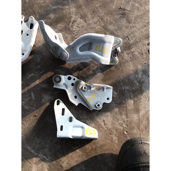🔥USED JAPAN🔥Nissan Elgrand E52 Side Bracket Small Roller | Shopee Malaysia