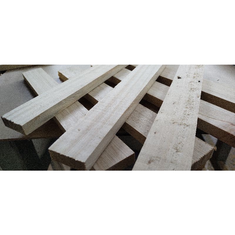 Kayu pine recycle lebar 1.5inch x 12mm tebal | Shopee Malaysia