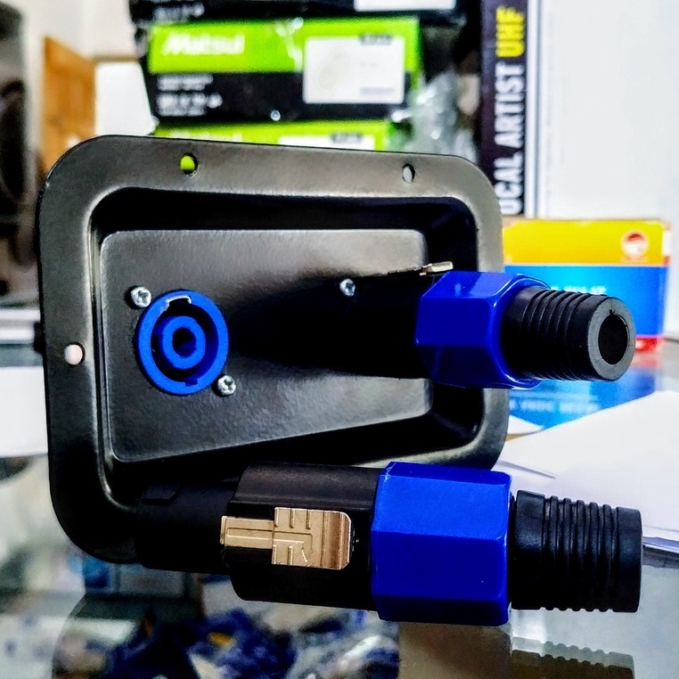 A set of metal spikon plates and blue spicon sockets, flat plates ...