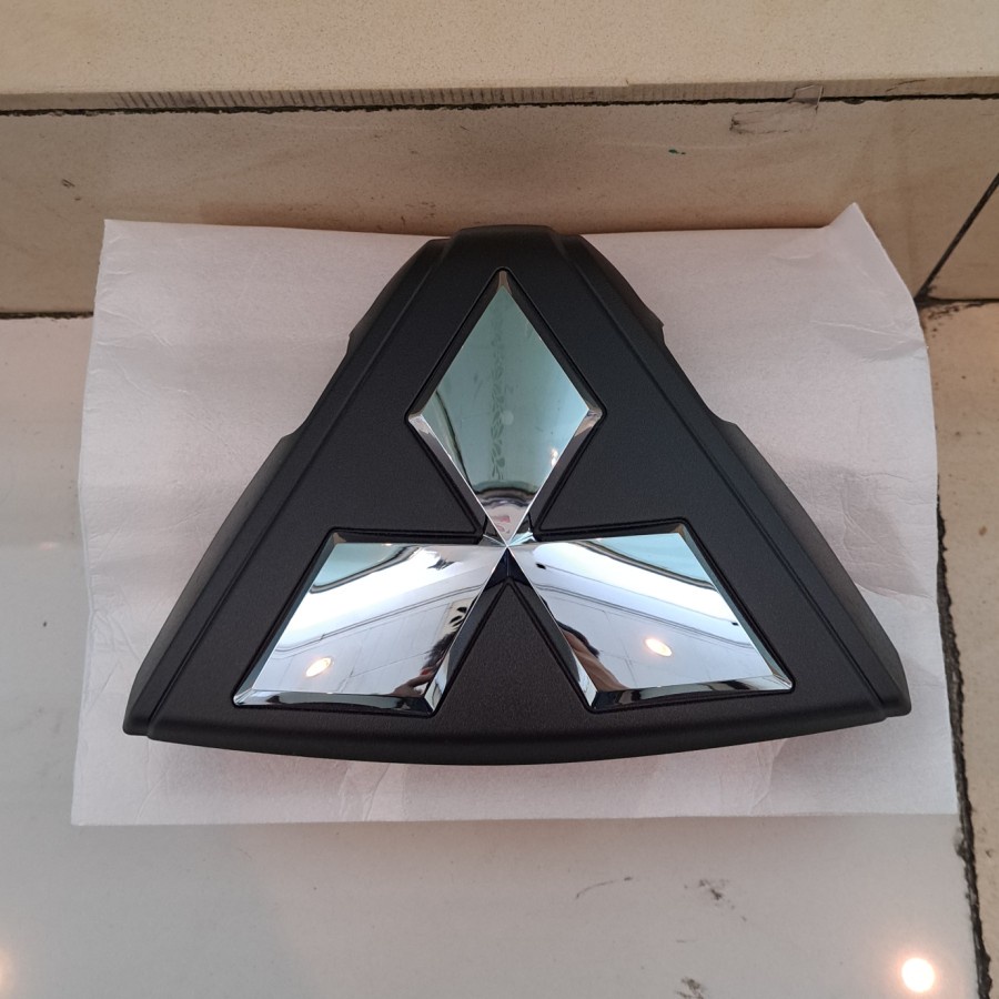 Genuine Mitsubishi All New Pajero Sport Three 3 Diamond Grill Logo ...