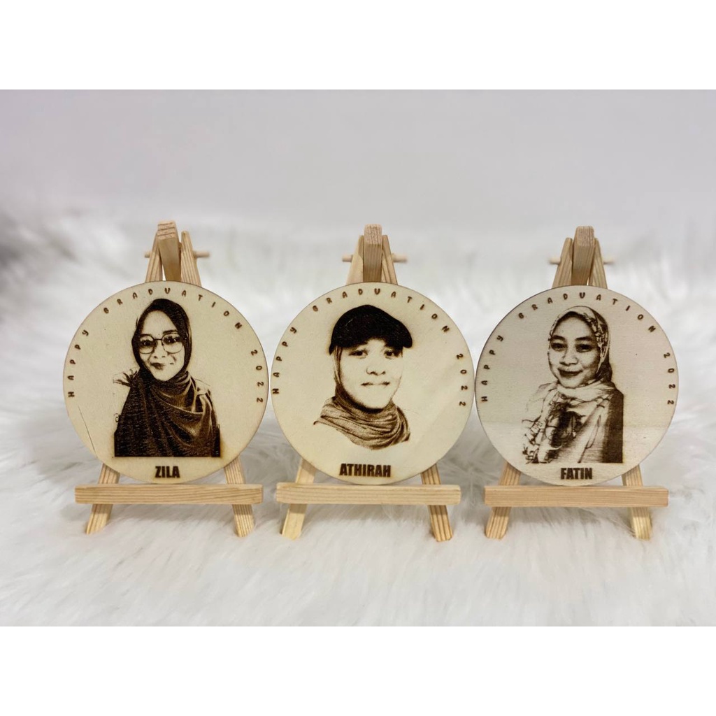 WOODEN POTRAIT ENGRAVE CUSTOM FREE STAND/GAMBAR UKIRAN KAYU/LASER ...