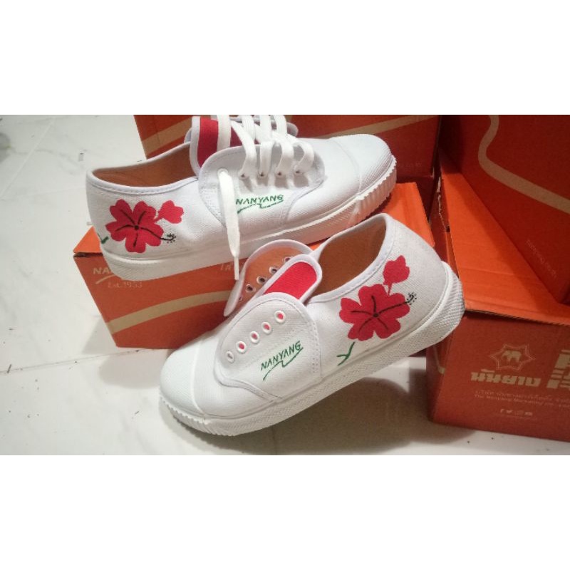 CUSTOM COLOUR KASUT NANYANG KASUT SEPAKTAKRAW SHOES NANYANG CORAK BUNGA ...