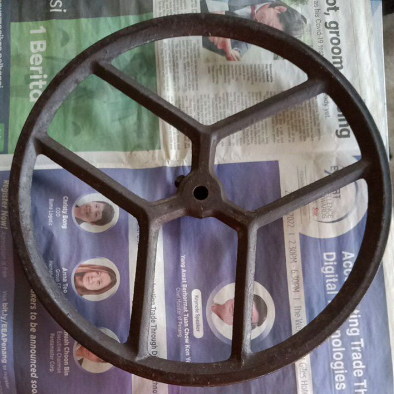 Singer Sewing Machine Stand Wheel Used/ Terpakai | Shopee Malaysia