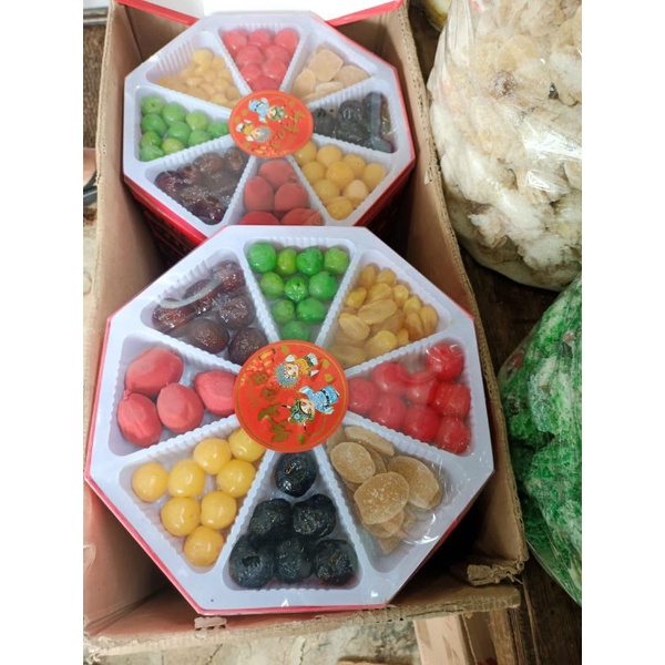 Chinese New Year Hampers/Gift Boxes 8 kinds of Fruits/Yupi/Candy ...