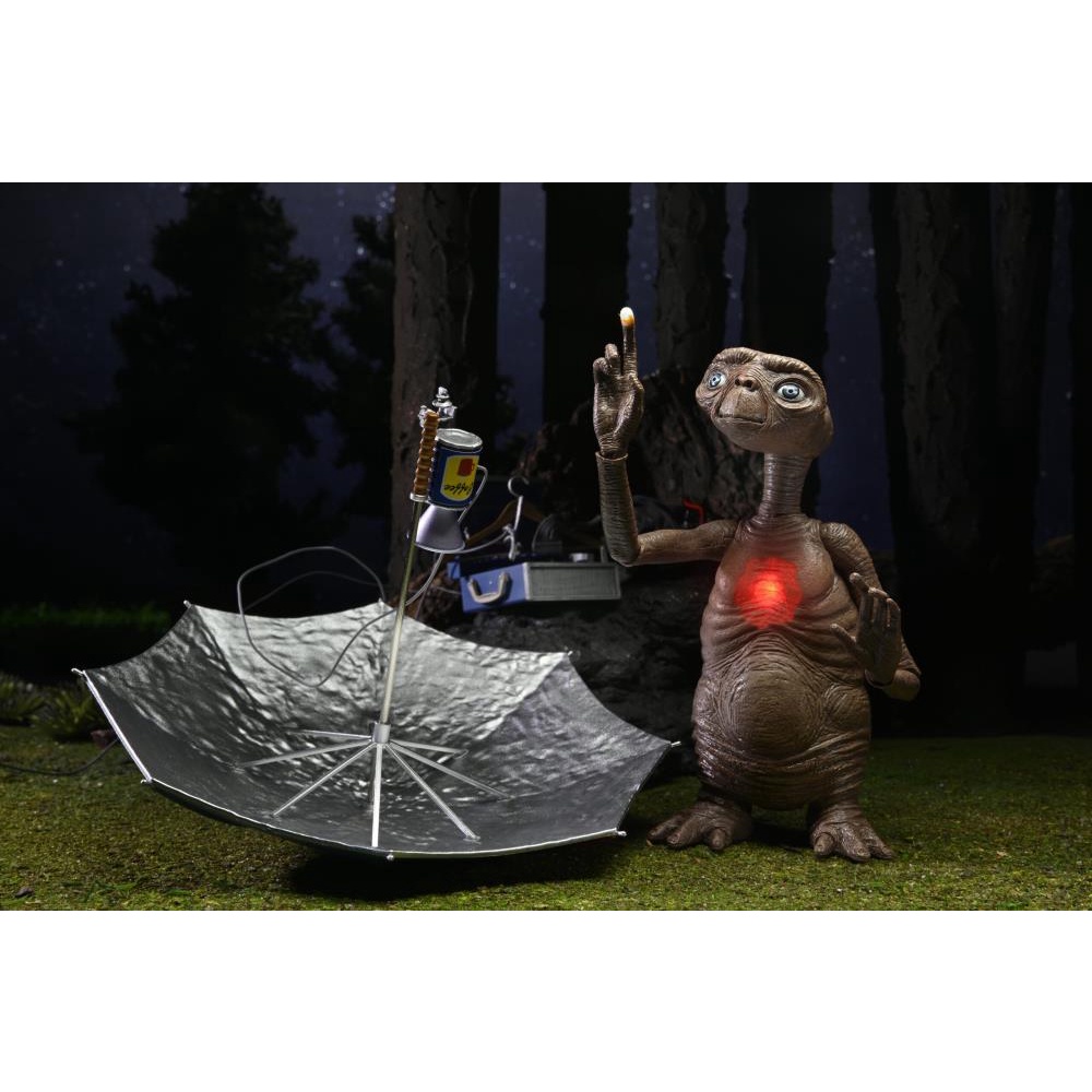 NECA Ultimate E.T. Deluxe Light Up Chest Set | Shopee Malaysia