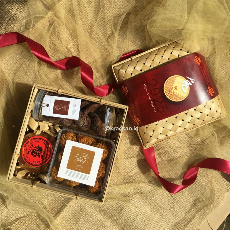 Lucky Hampers - Chinese New Year Hampers - Cookies - Cake Basket ...