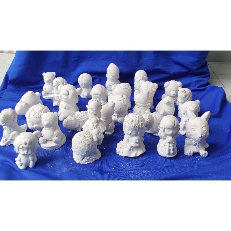 Liquidation statue of 50 pieces, 8 _ 12 cm (many different models ...