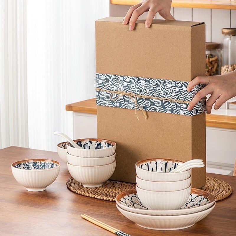 Japanese porcelain dinnerware set with luxurious patterns printed in ...