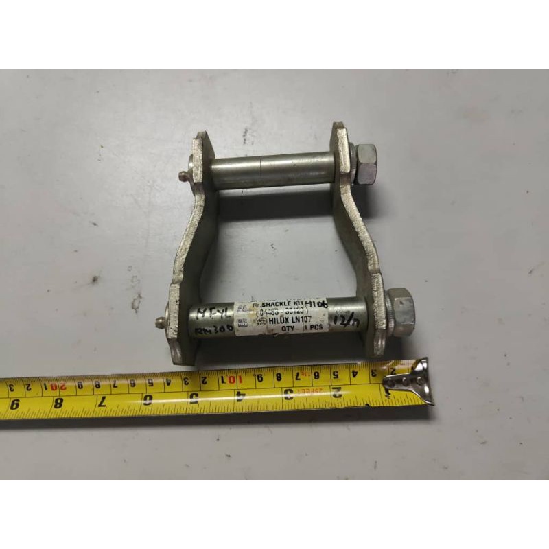 Toyota Hilux LN166 Shackle Kit Rear Spring Rear Side (R-R) | Shopee ...