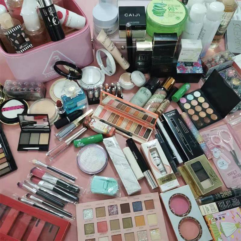 (Surprise Blind box) random lipstick / lip gloss / eyeshadow 1pc ...