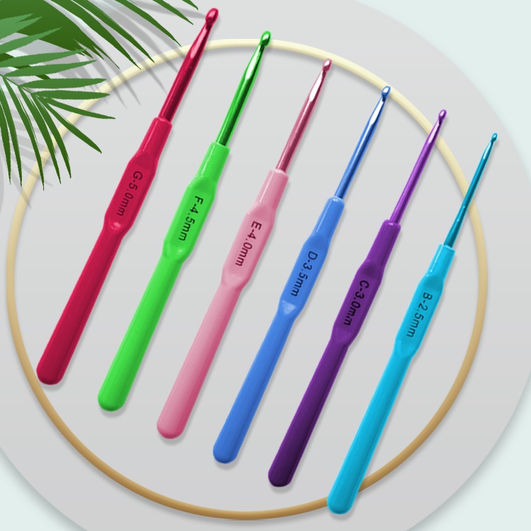 1PC Colored Crochet with Plastic Handle Metal Crochet Knitting Tool ...