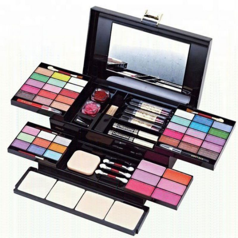 Dinilan.dai Maq.bul High Quality Eyeshadow the complete Makeup kit 7 in ...