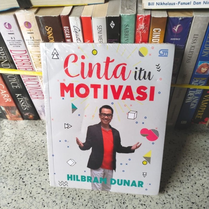 Personal Development Book, Love Is Motivation (Dunar Hibram) | Shopee ...