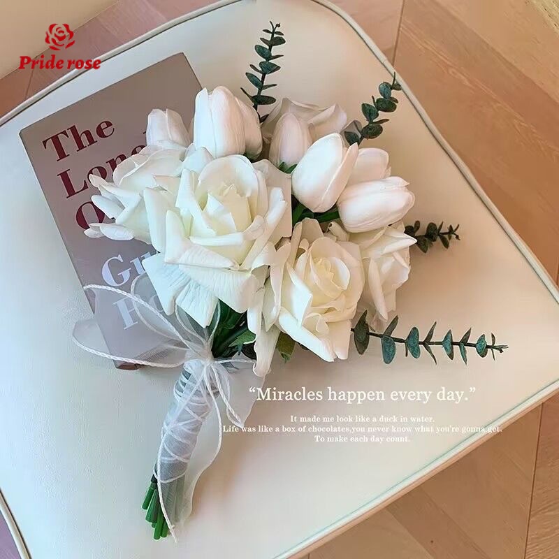 bunga tangan pengantin Bride and Bridesmaid Wedding Engagement License ...