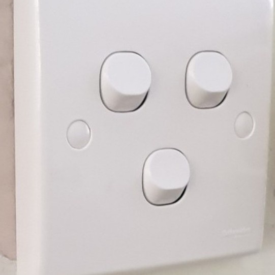 3 GANG TRIPLE SERIES SWITCH SCHNEIDER CLIPSAL CLASSIC INBOW LIGHT ...