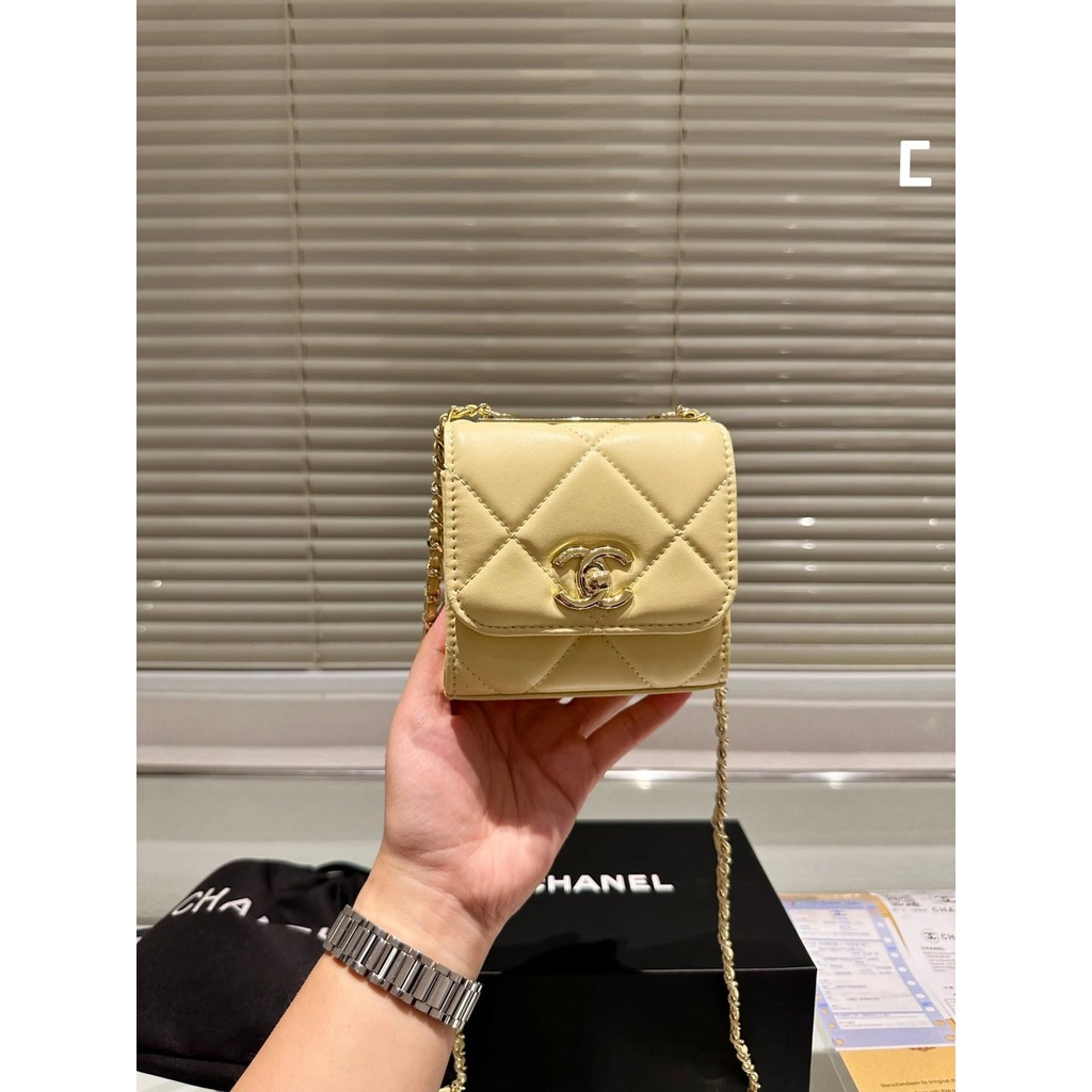 Chanel Vacation Lipstick Bag Flip Chain Bag Luggage Bag I Don't Know ...