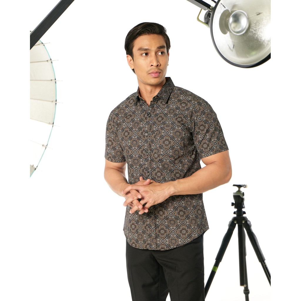 I Am Famous Slim Fit Shirt - Old School Brown | Shopee Malaysia