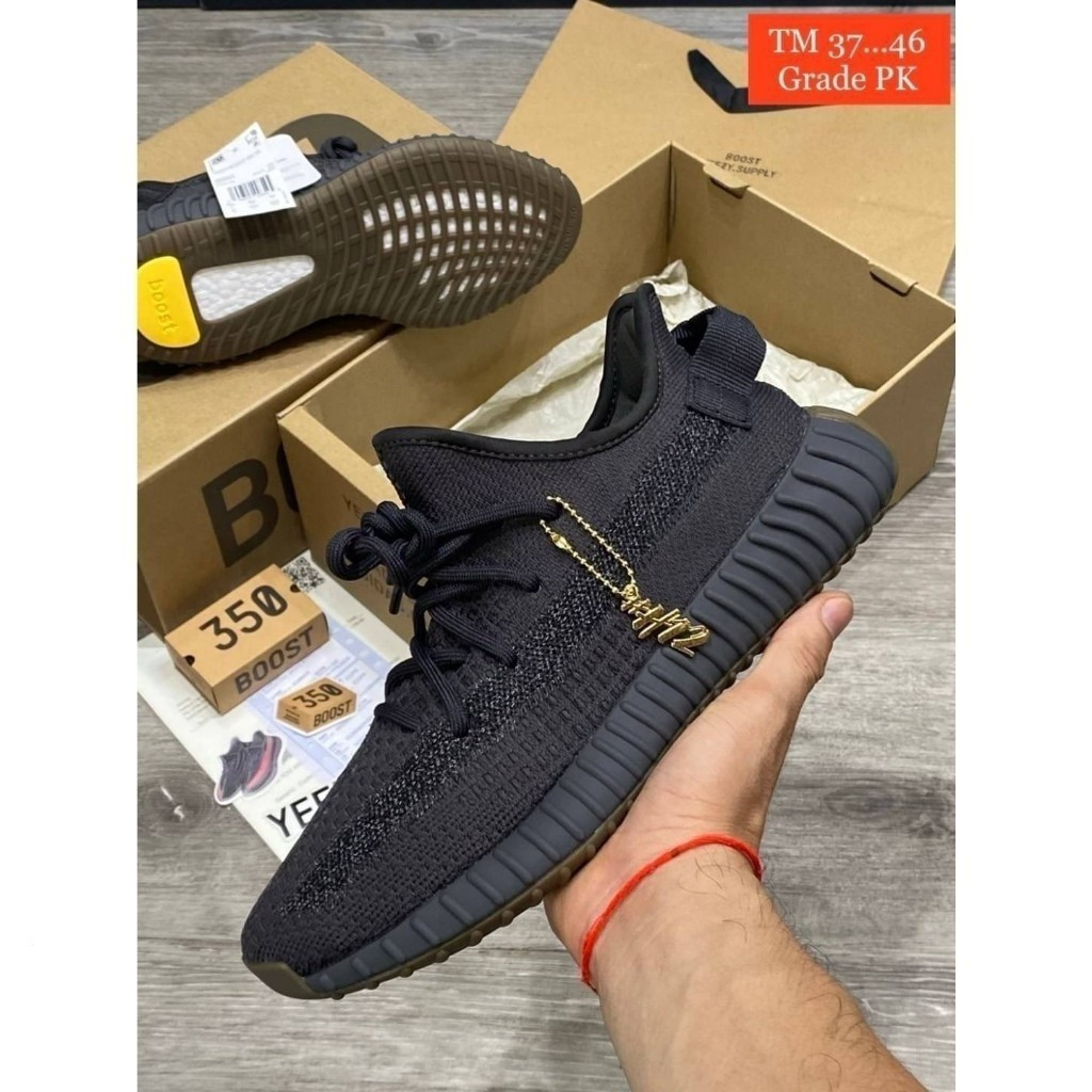 Adidas Yeezy Boost 350 V2 Adidas yezy boots 350 with box and ...