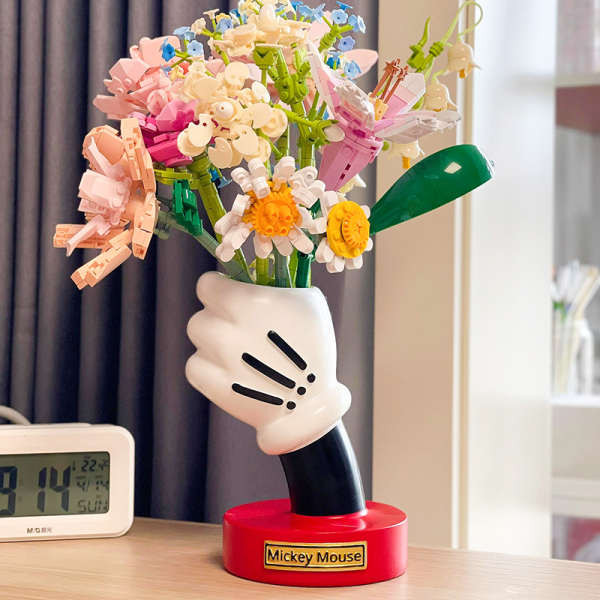 lego lego flower Mickey Mouse memegang sejambak bunga, pasu, mawar ...