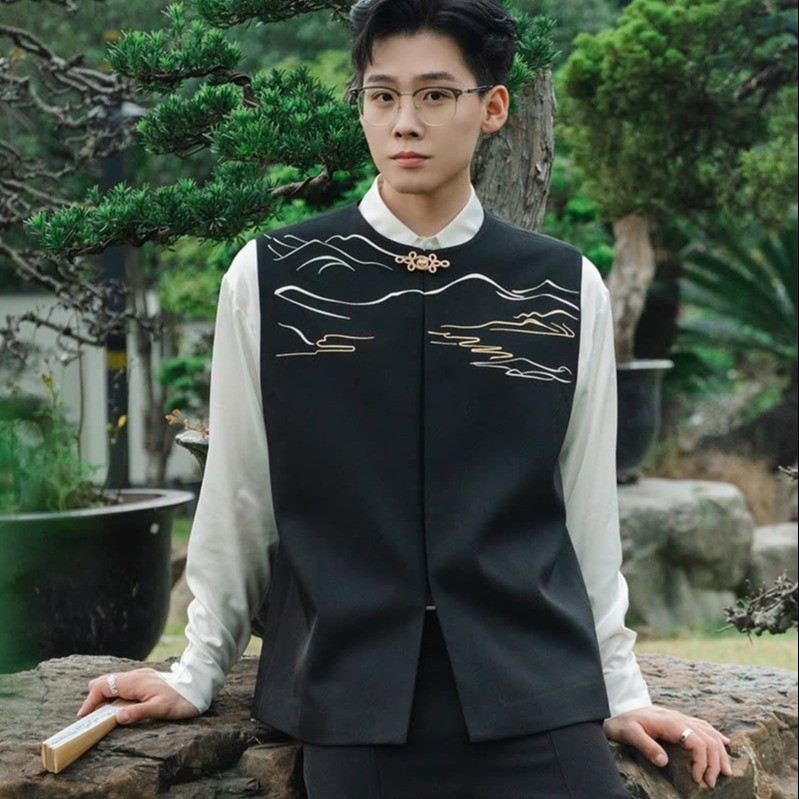 New Chinese style men's embroidered round neck vest men's high-end feel ...