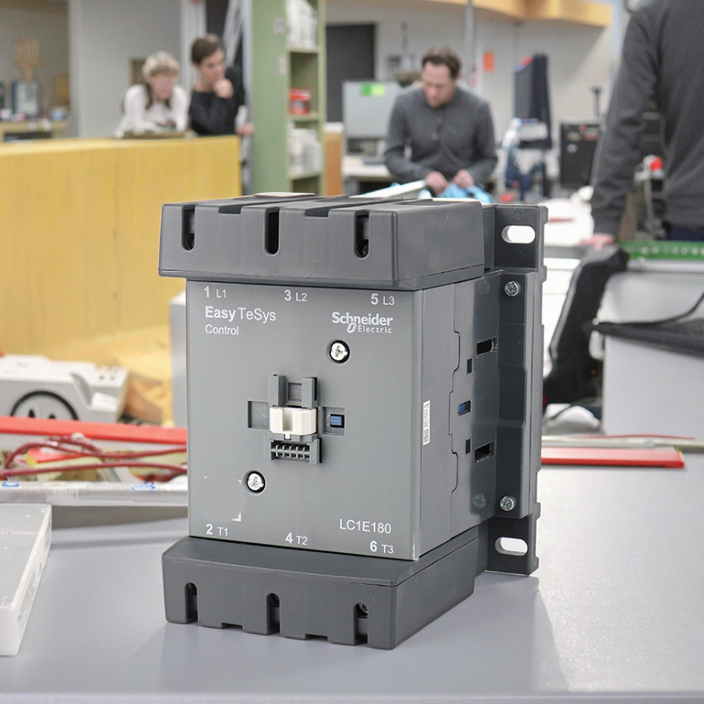 Original Programmable Controller Contactor Moulded Case Circuit ...