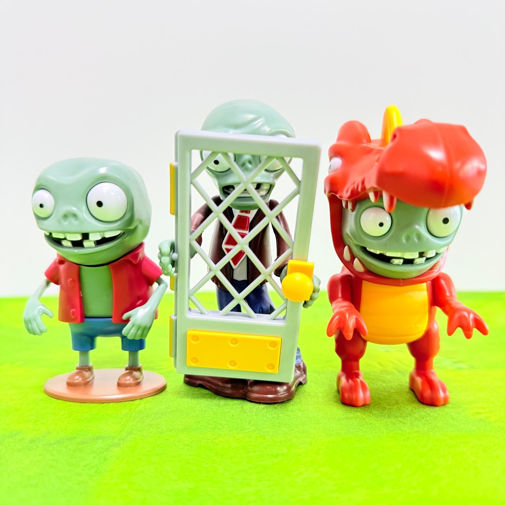 Plants vs. Zombies Toys Iron Mesh Gate Zombies Piranha Peas Stars Fruit ...