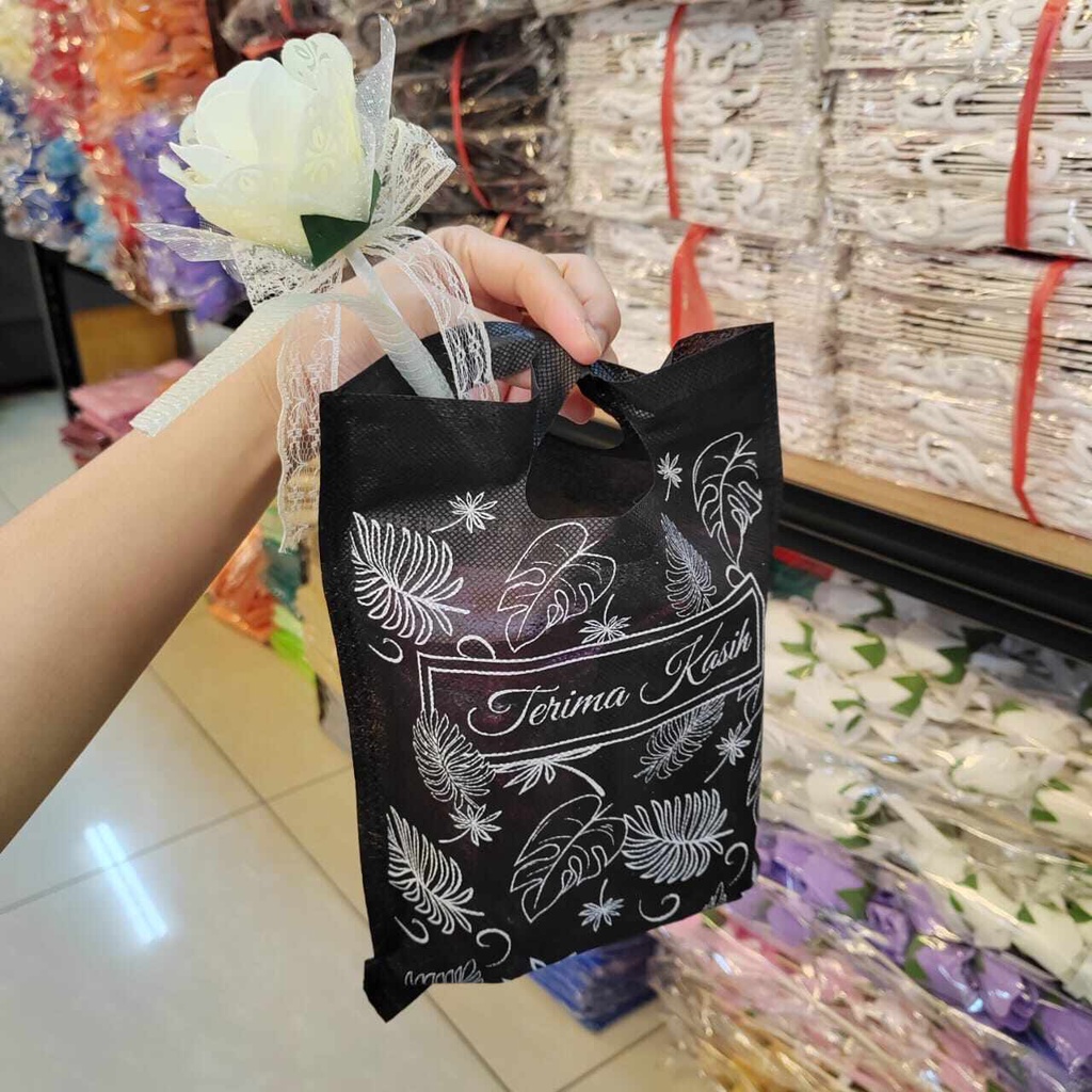 100pcs Beg Kain Beg Goodies Non-Woven Bag Beg Goodies Murah Gift Bag ...