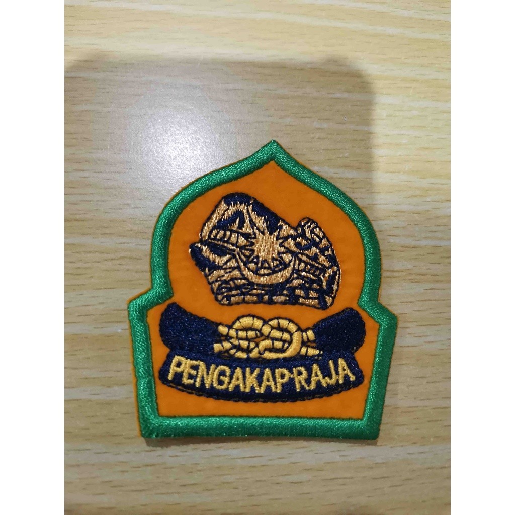 Malaysia Royal Headgear King Scout Badge ( Pengakap Raja ) 1989-1994 ...
