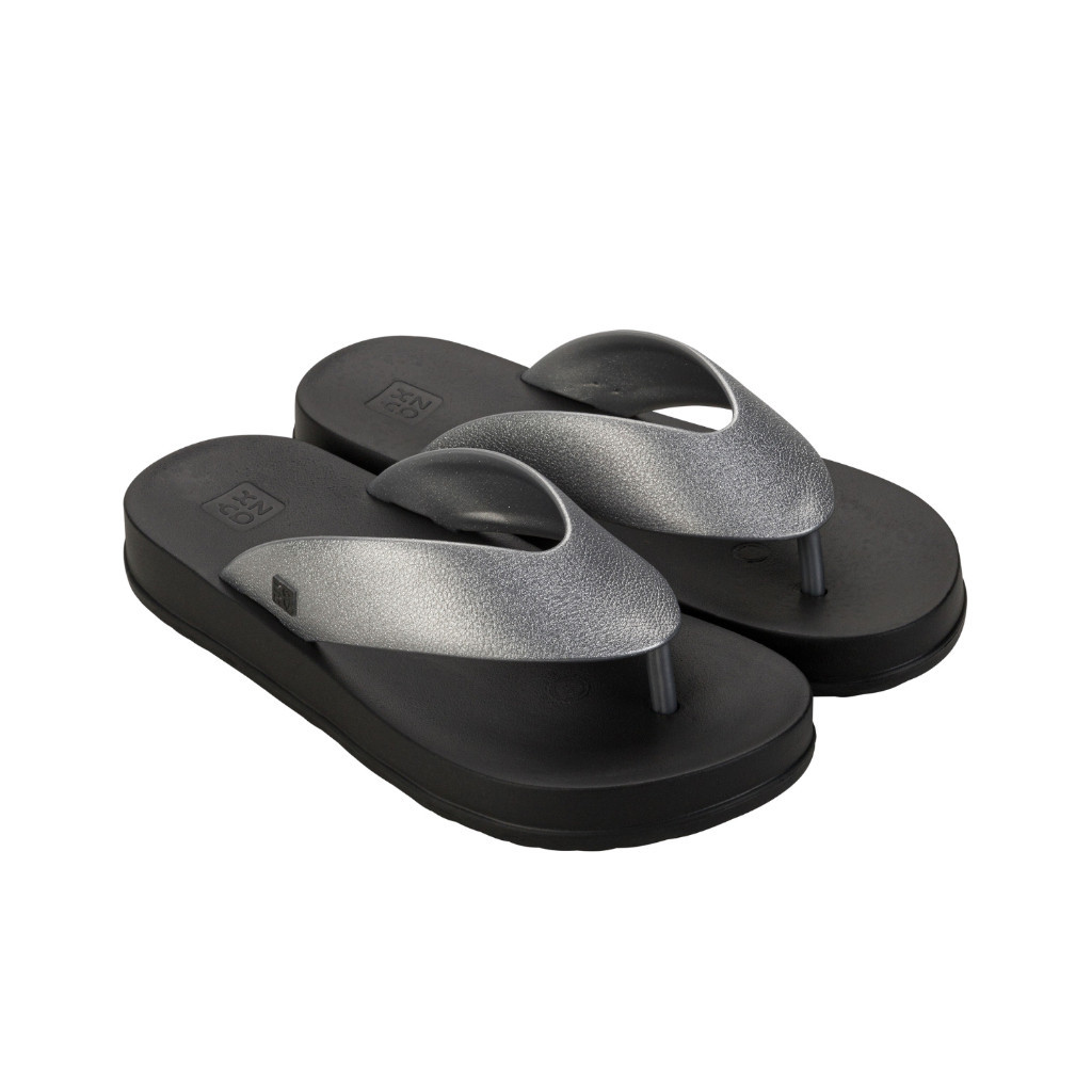 Zaxy Crush Flatform Ad Silver/Black Women's Slip On | Shopee Malaysia