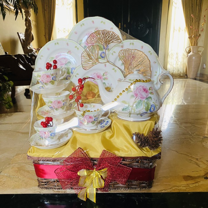 Hampers Parcel Tea Pot Tea Cup Set Royal Albert Botanical Teas Roses ...