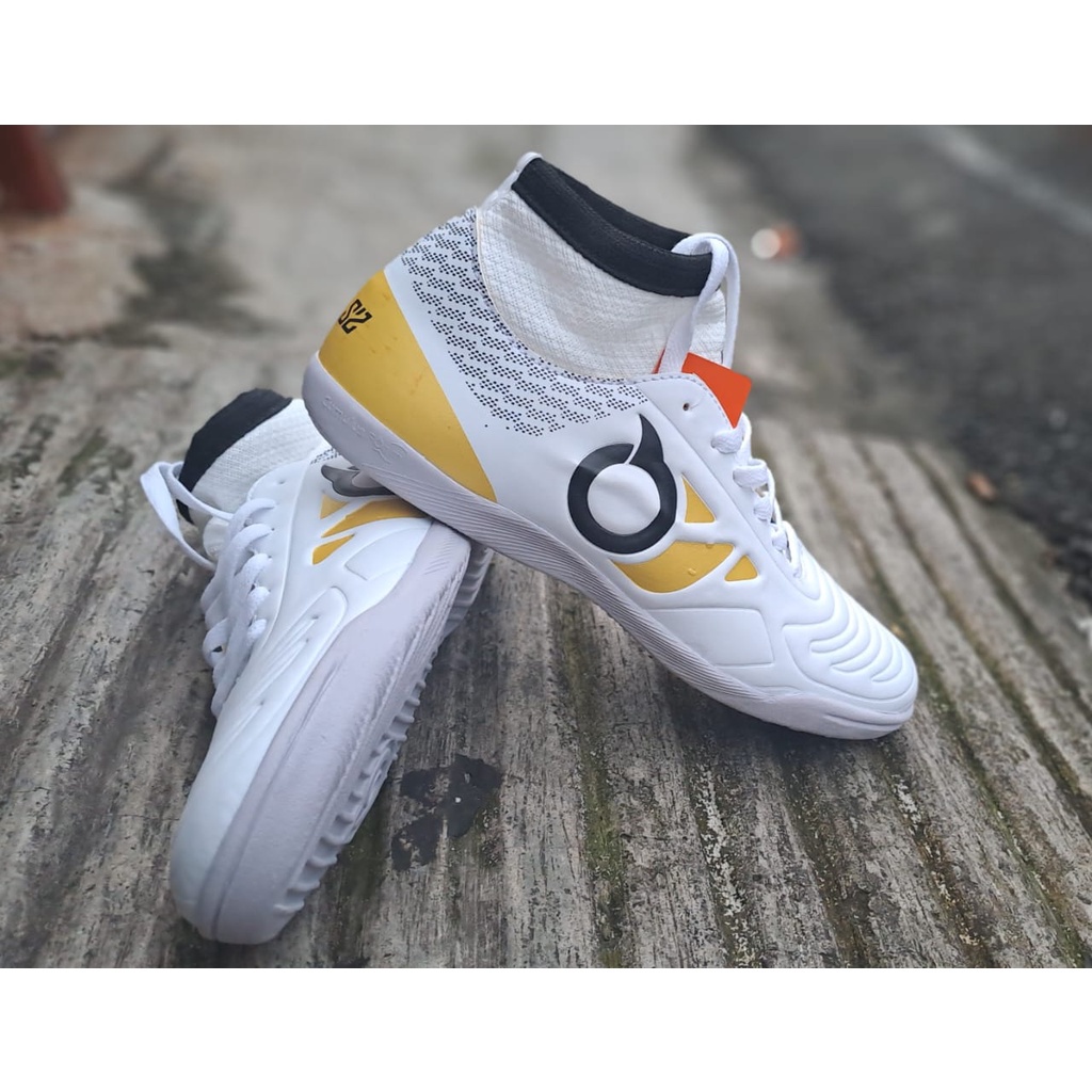 Sepatu futsal ortuseight catalyst liberte grade ori spatu futsal ...