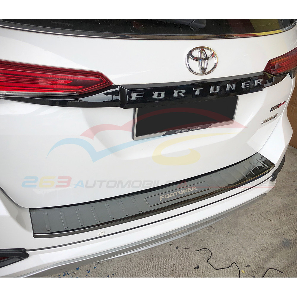 TOYOTA FORTUNER 2016-2023 STAINLESS STEEL OUTER REAR BUMPER PROTECTOR ...