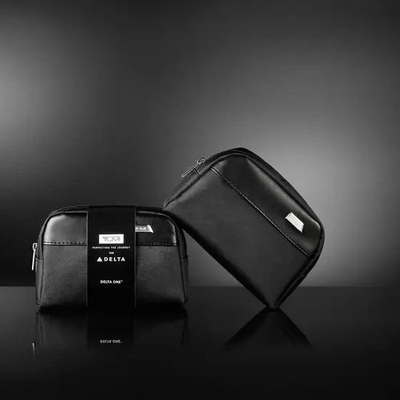 Delta Airlines Amenity Kits Toiletry Pouch TraveOrganizer Cosmetics ...