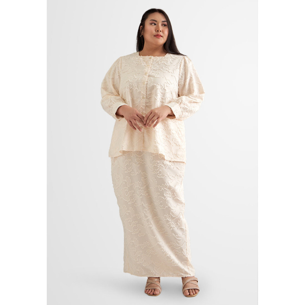 Susila Fluffy Tuft Button Kurung Set | Shopee Malaysia