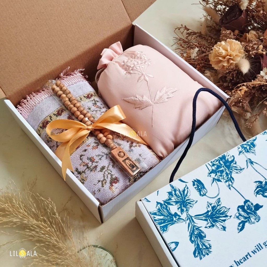 Eid al-Fitr Hampers Kamila Prayer Rugs and Adult Travel Prayer Robes ...