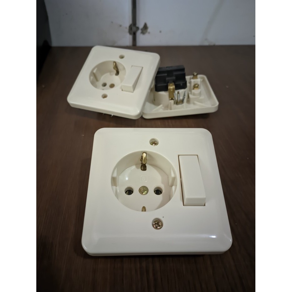 Ground Socket + BROCO Switch Engkel Switch Plus BROCO Socket | Shopee ...
