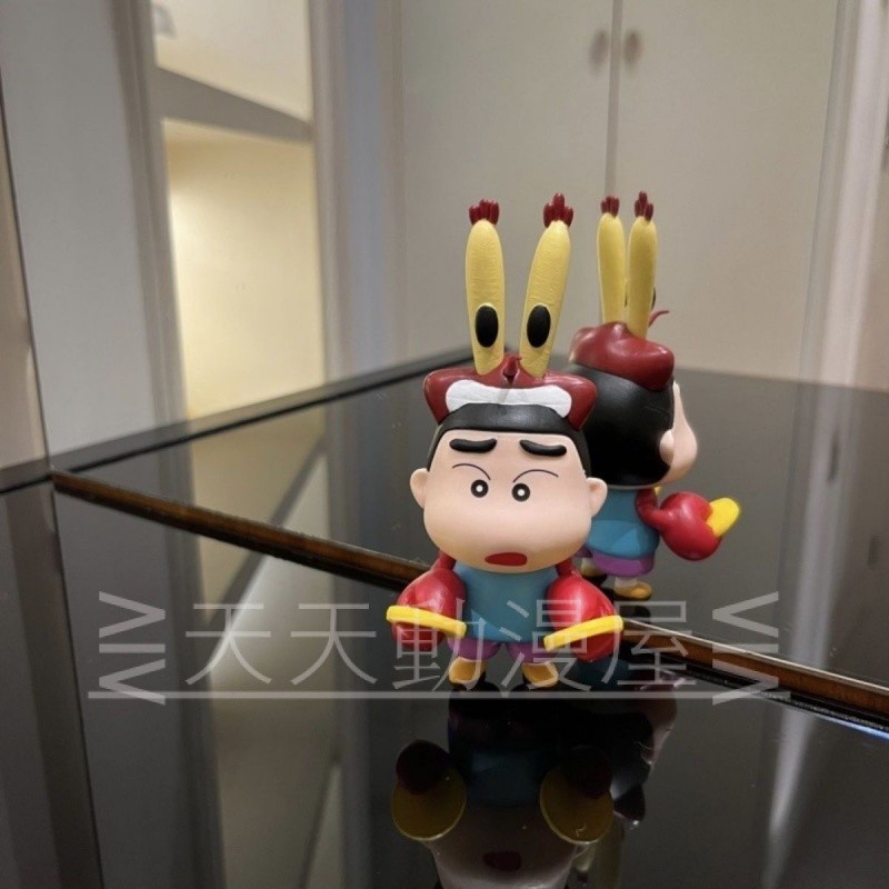 Free Shipping Crayon Shin-Chan Model Shin-Chan cos Crab Boss SpongeBob ...