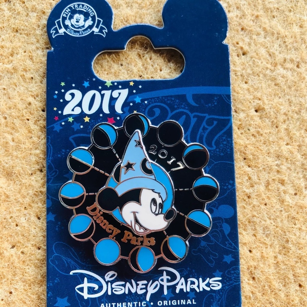 Disney Disney Mickey Badge Badge Medal pin Turntable 2017diseny ...