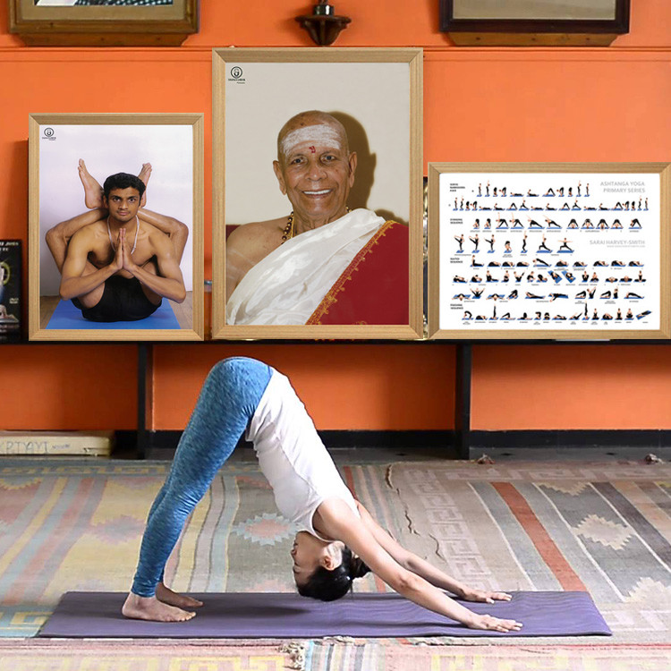Gambar rajah urutan asana yoga budaya yoga India, bingkai kayu padat ...